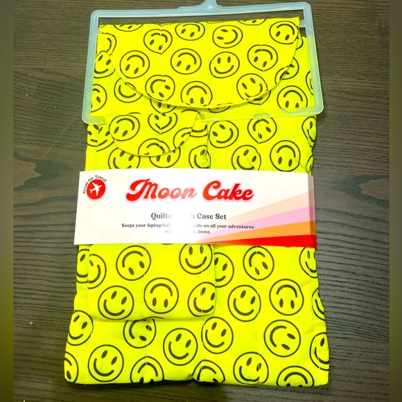 Moon Cake | Accessories | Moon Cake Smiley Laptop Bag With Magnetic ...